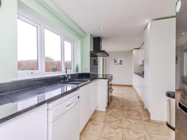 4 bed house for sale