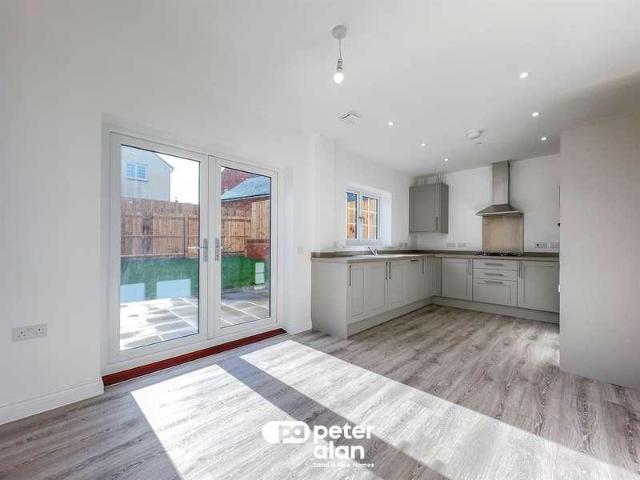 4 bed house for sale