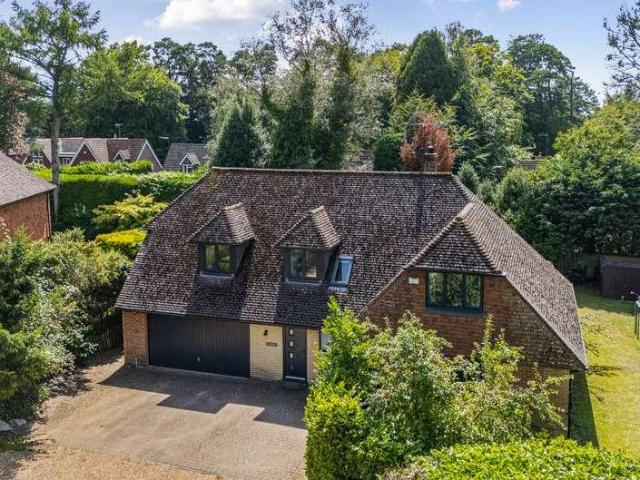 4 bed house for sale