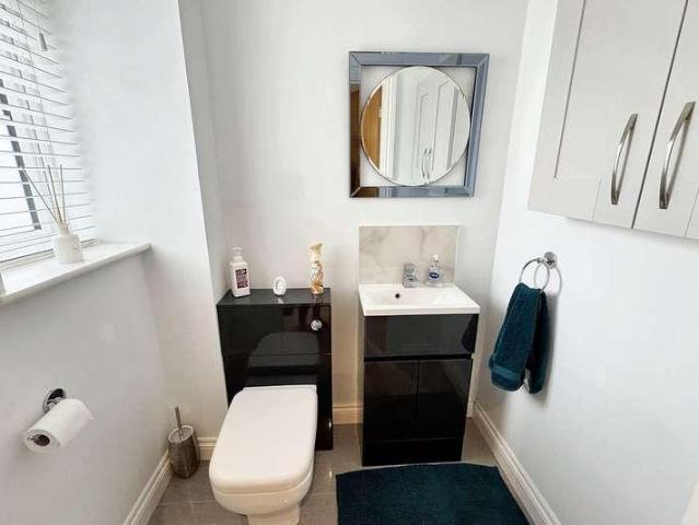 4 bed house for sale