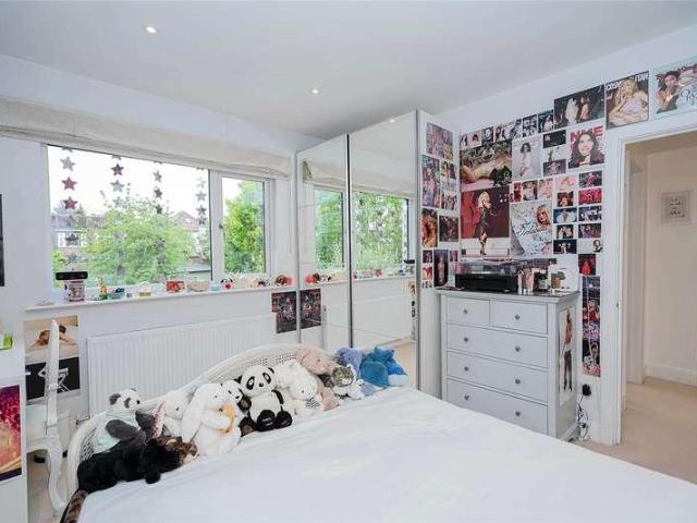 4 bed house for sale