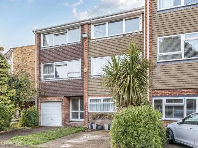 4 bed house for sale