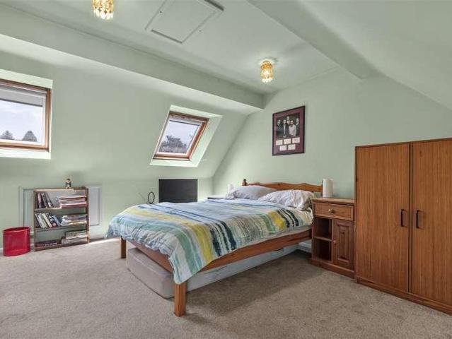 4 bed house for sale