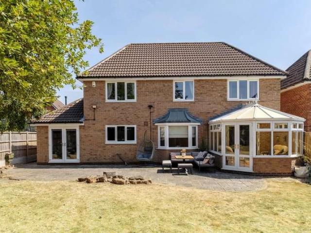 4 bed house for sale