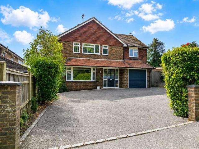 4 bed house for sale