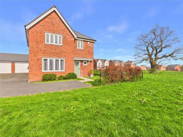 4 bed house for sale