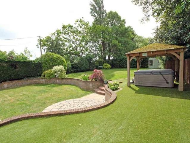 4 bed house for sale