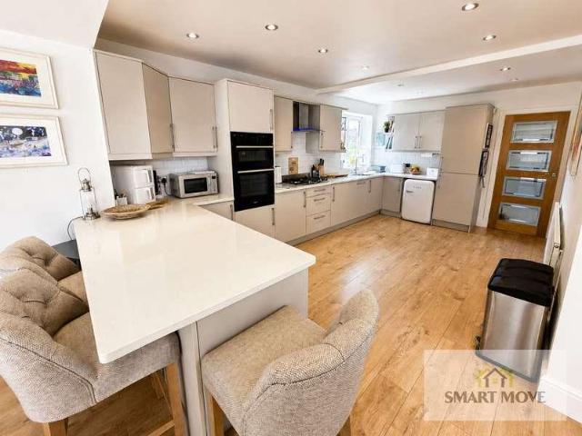 4 bed house for sale