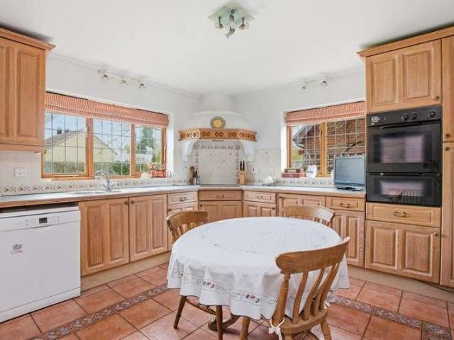 4 bed house for sale