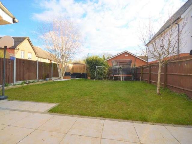 4 bed house for sale