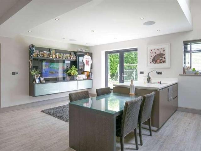 4 bed house for sale