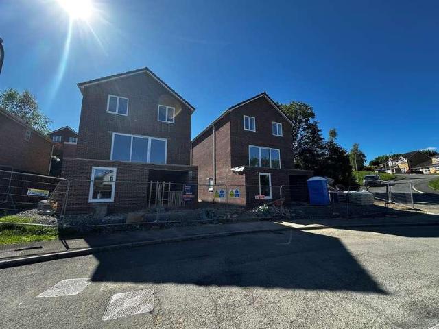 4 bed house for sale