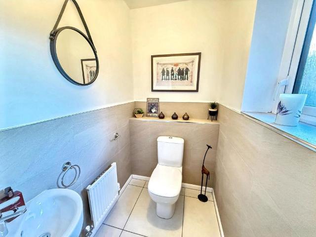 4 bed house for sale