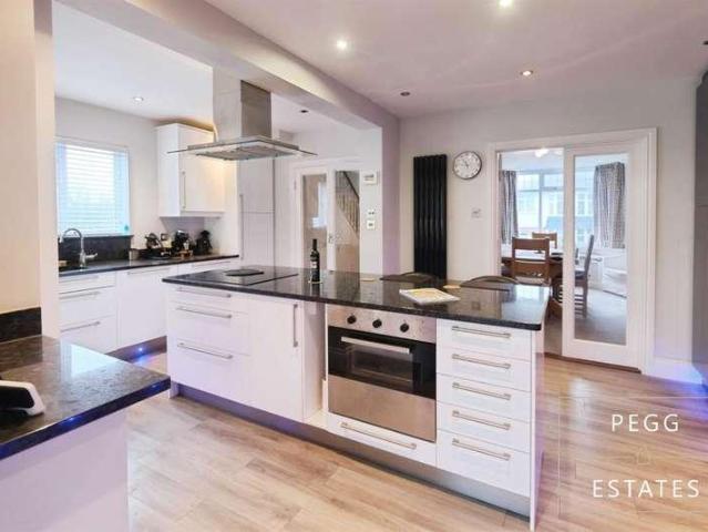 4 bed house for sale