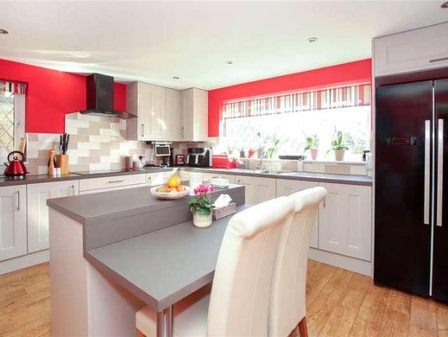 4 bed house for sale