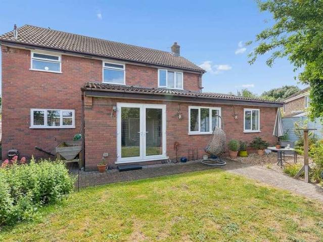 4 bed house for sale