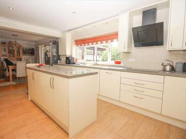 4 bed house for sale