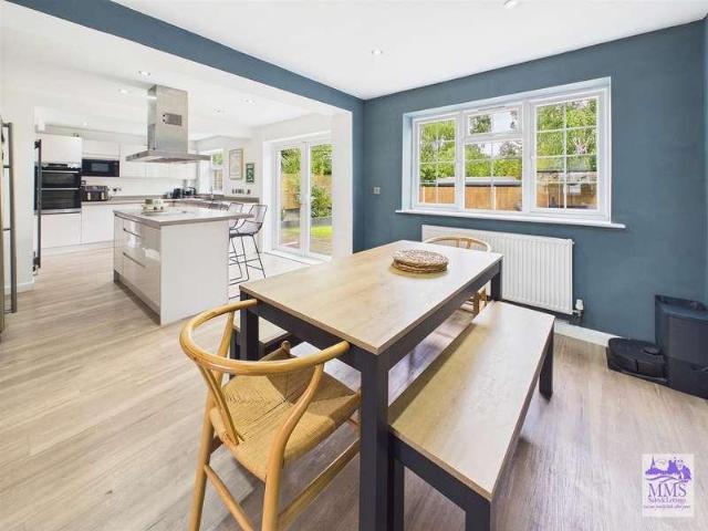 4 bed house for sale