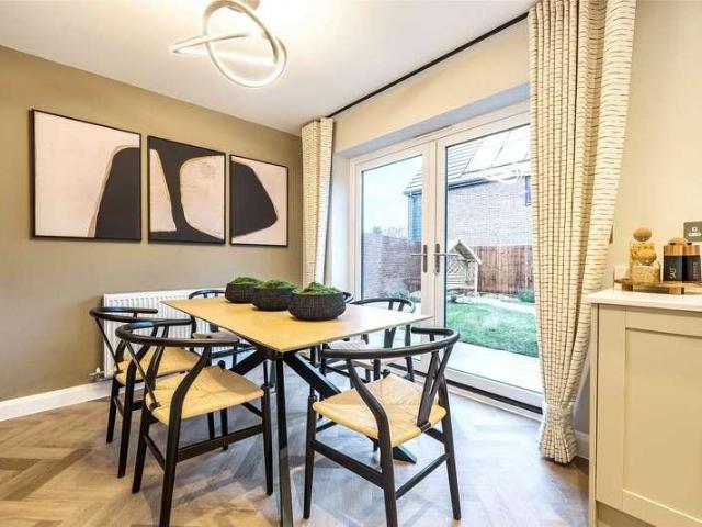 4 bed house for sale