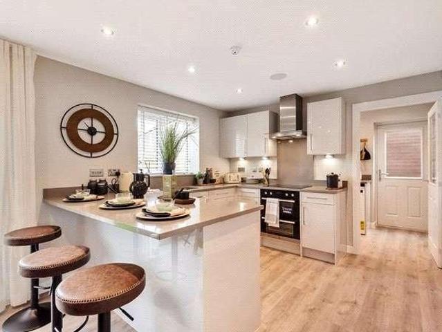 4 bed house for sale