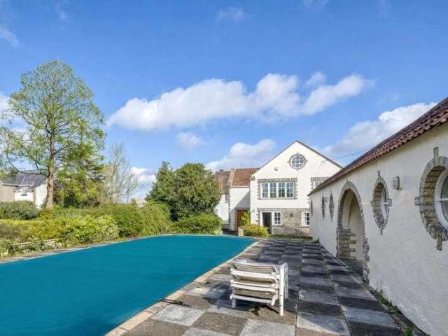 4 bed house for sale