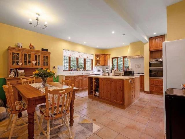 4 bed house for sale