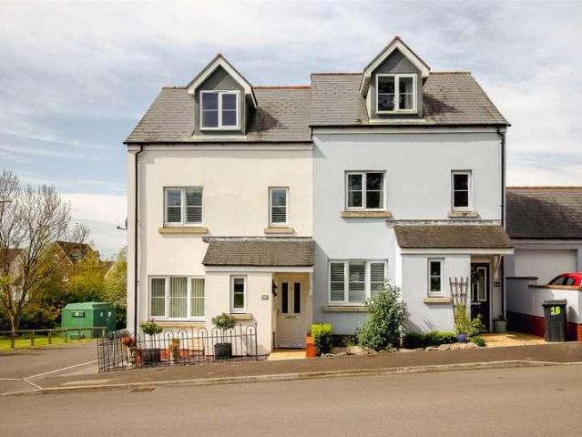 4 bed house for sale