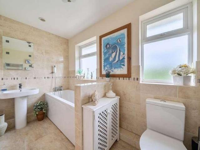4 bed house for sale
