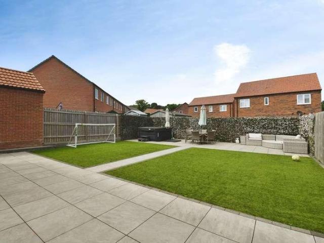 4 bed house for sale