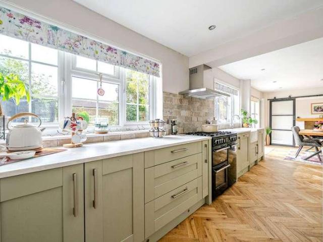 4 bed house for sale