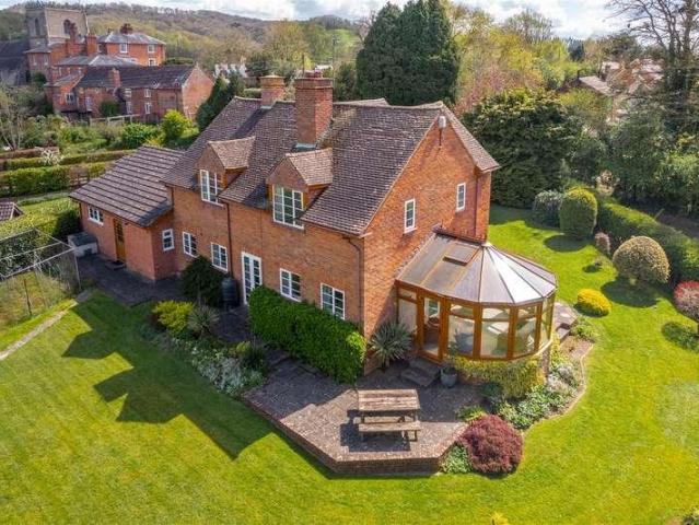4 bed house for sale