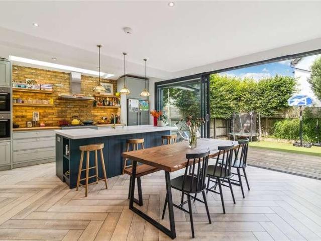 4 bed house for sale