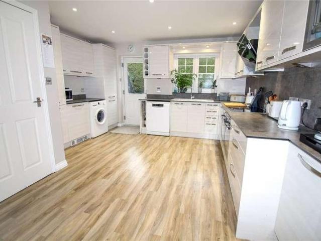 4 bed house for sale