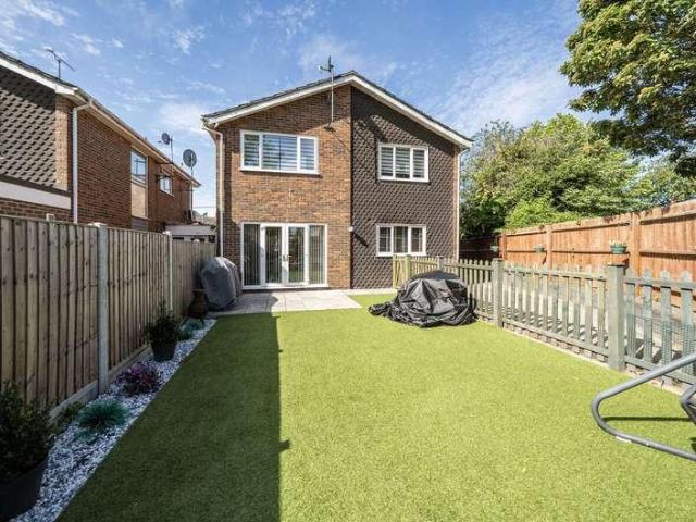 4 bed house for sale