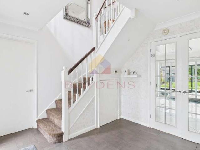 4 bed house for sale
