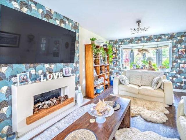 4 bed house for sale