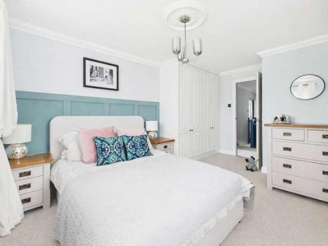 4 bed house for sale