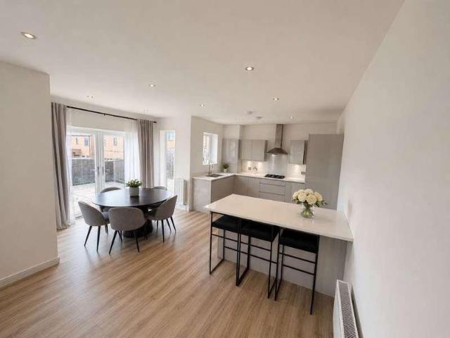 4 bed house for sale