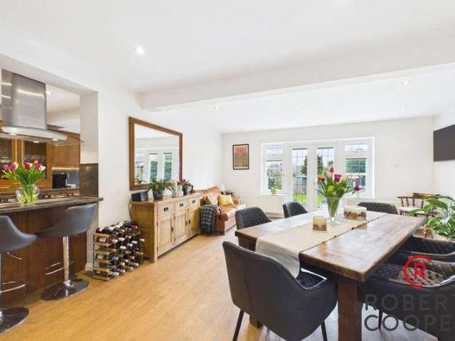 4 bed house for sale