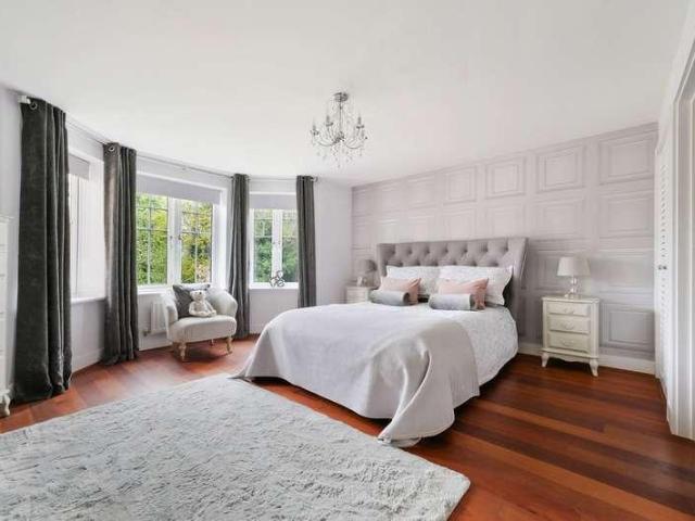 4 bed house for sale