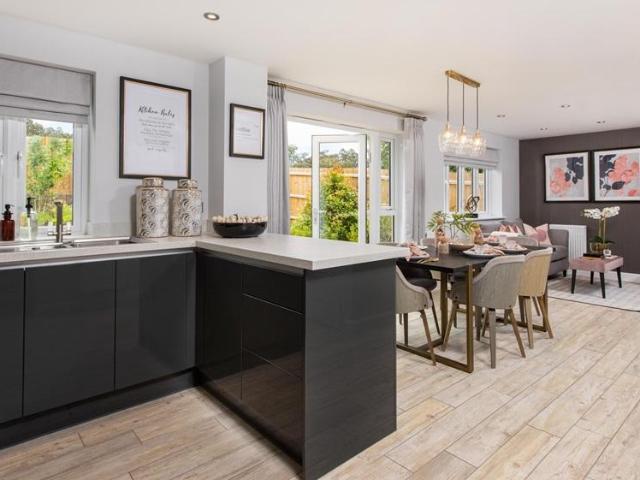 4 bed house for sale