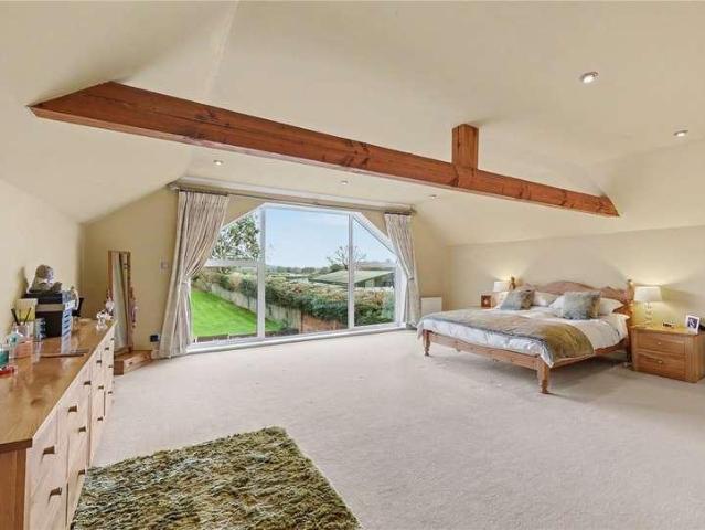4 bed house for sale