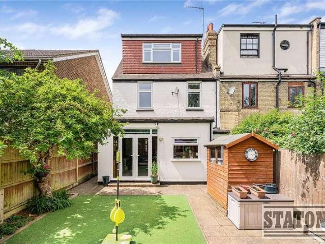 4 bed house for sale