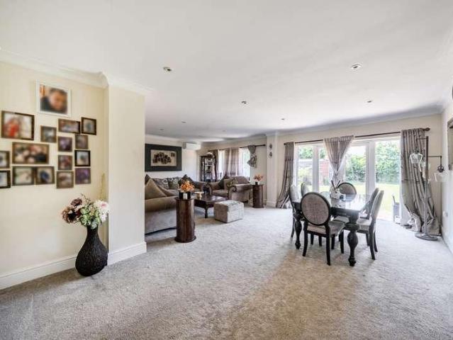 4 bed house for sale
