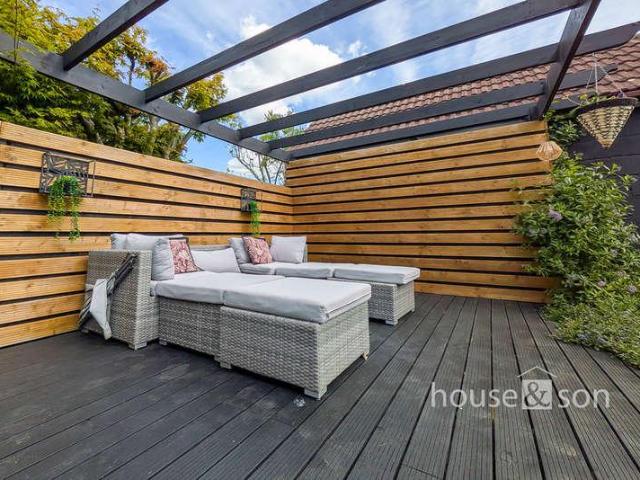 4 bed house for sale