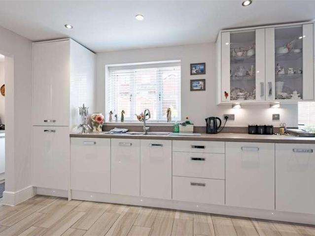 4 bed house for sale