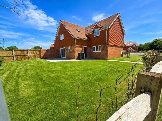 4 bed house for sale