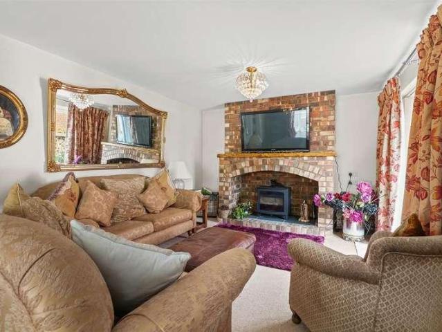 4 bed house for sale