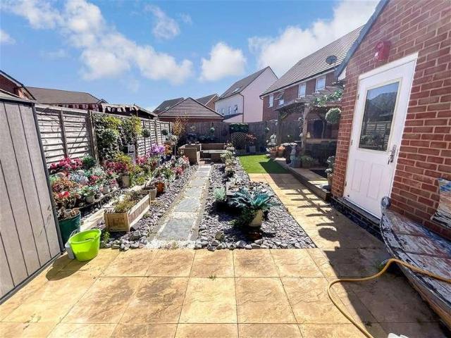 4 bed house for sale