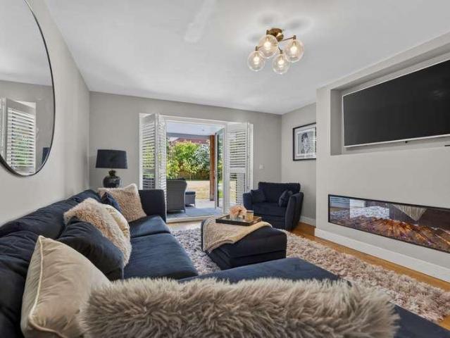 4 bed house for sale